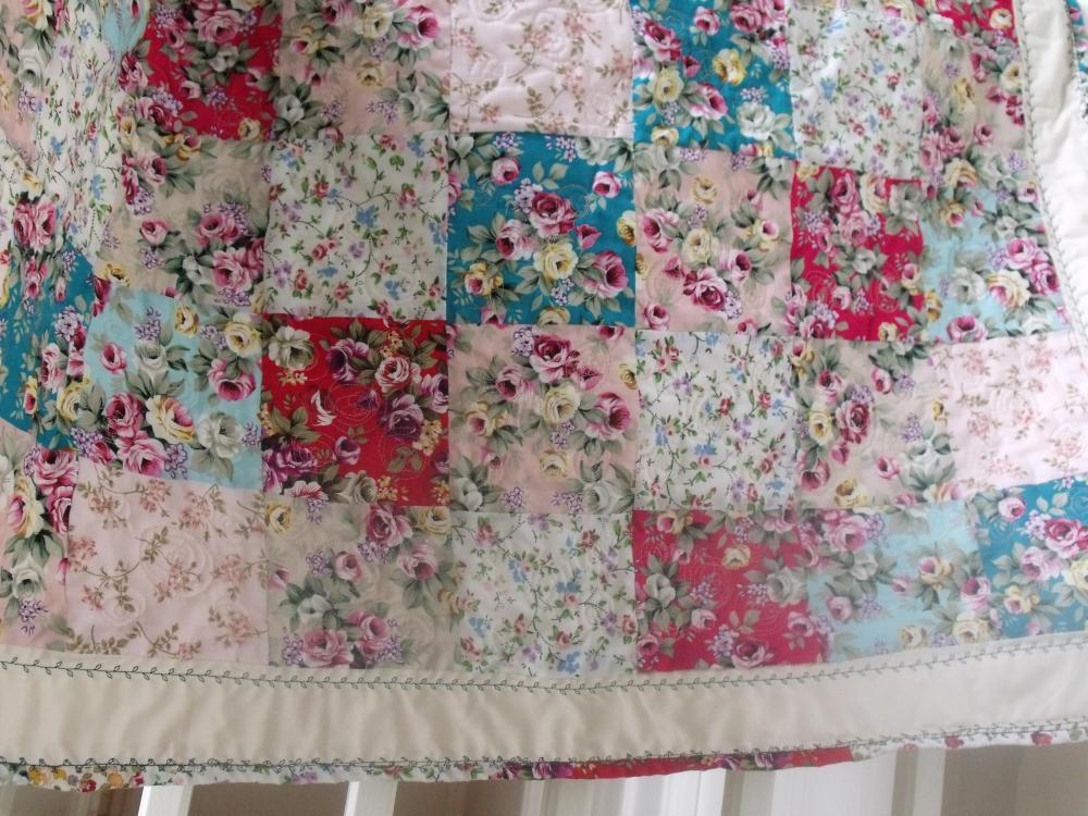 Retro Roses Patchwork Quilt on Luulla
